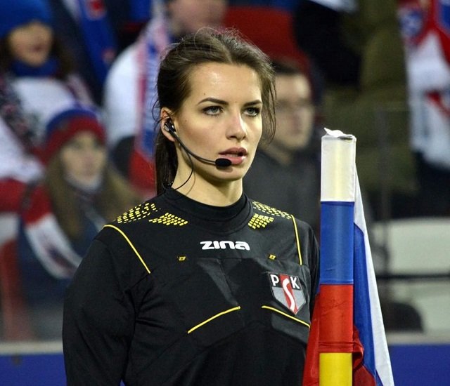 Karolina Bojar, najpríťažlivejšia futbalová rozhodkyňa na svete | Čumil